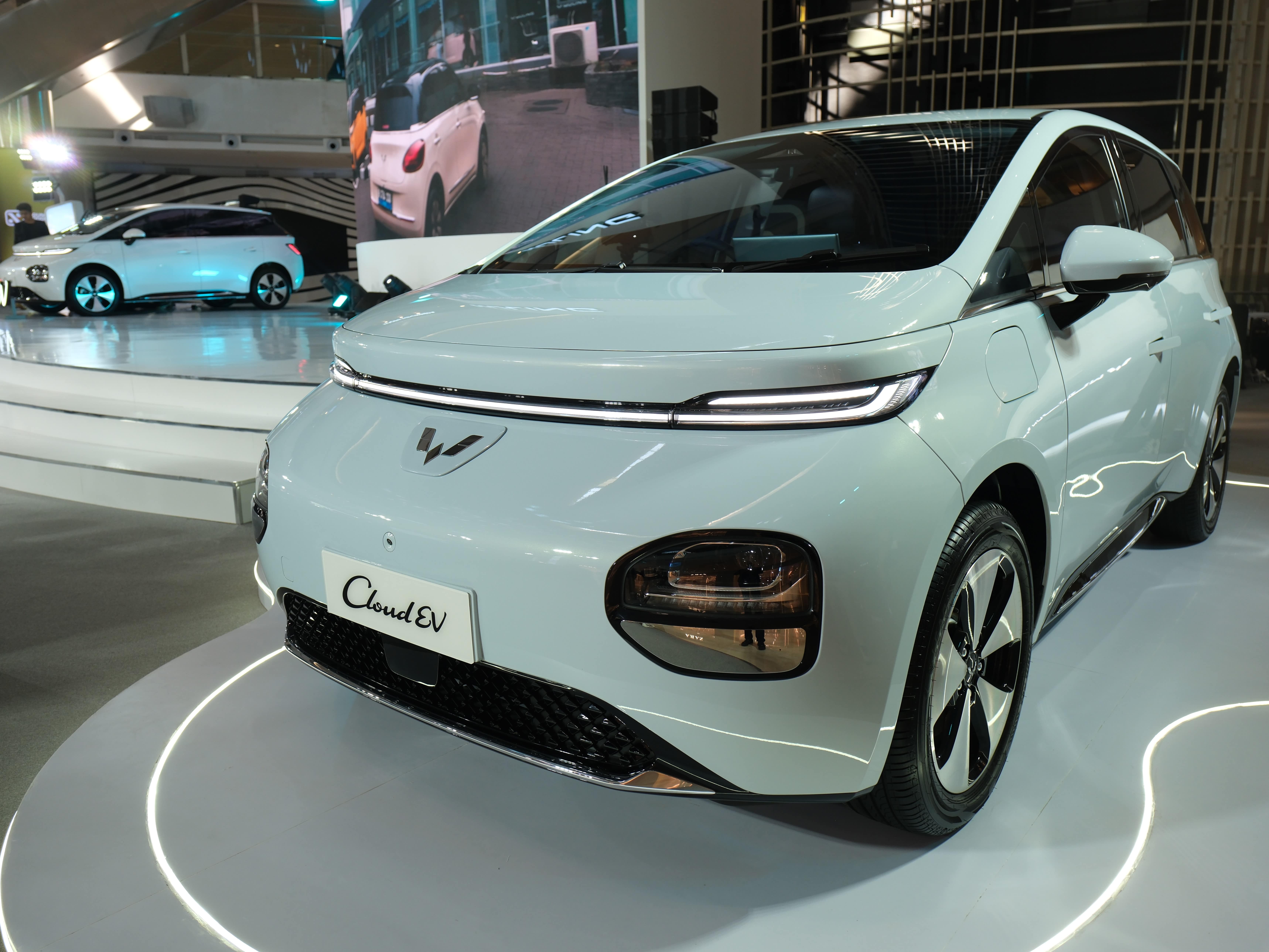 Wuling Introduces Cloud EV, Medium Hatchback EV with The Future of ...