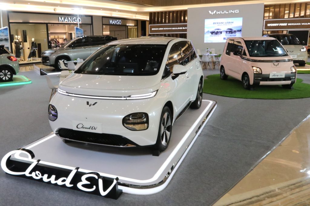 Wuling Launches New Air ev and New Cloud EV at Indonesia International ...